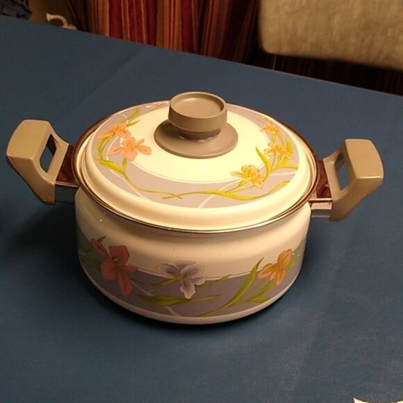 Sango Japan | Kitchen | Vintage Sango 3 Quart Enamel Iris Flowers W ...